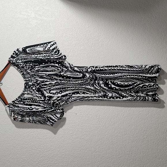 AB Studio | Dresses | Nwot Ab Studio Black White Designed Flowy Cold ...